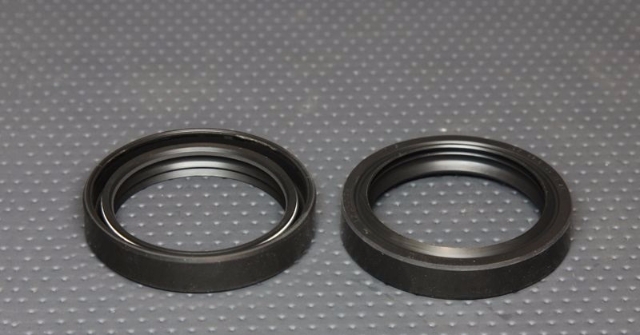 RETENTOR SAÍDA SOBRECAIXA PAJERO